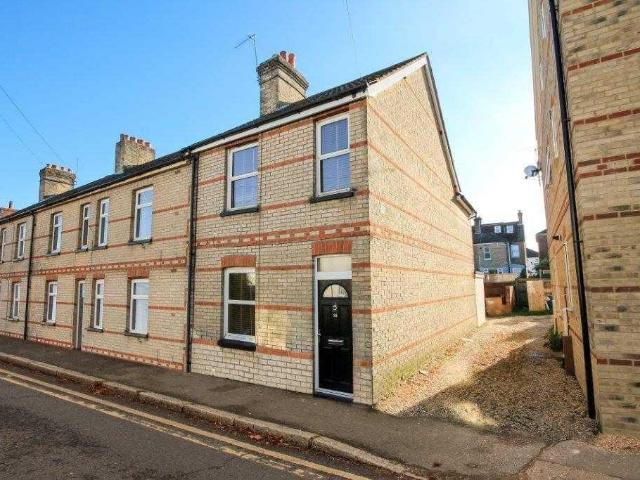 2 bedroom end of terrace house to rent