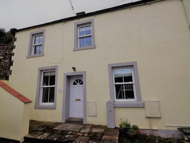 2 bedroom end of terrace house to rent