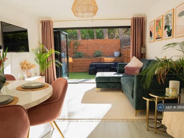 2 bedroom end of terrace house to rent