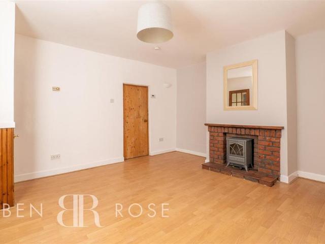 2 bedroom end of terrace house to rent