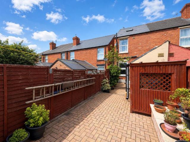 2 bedroom end of terrace house to rent