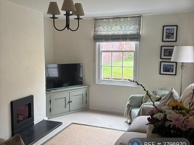 2 bedroom end of terrace house to rent