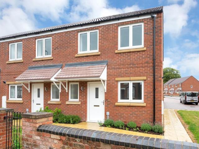2 bedroom end of terrace house to rent
