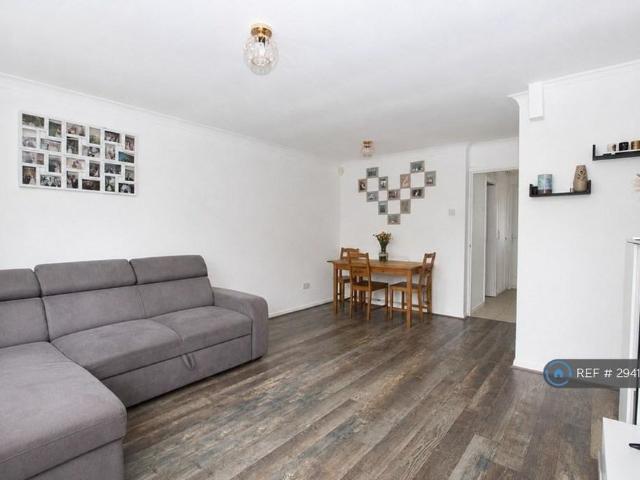 2 bedroom end of terrace house to rent