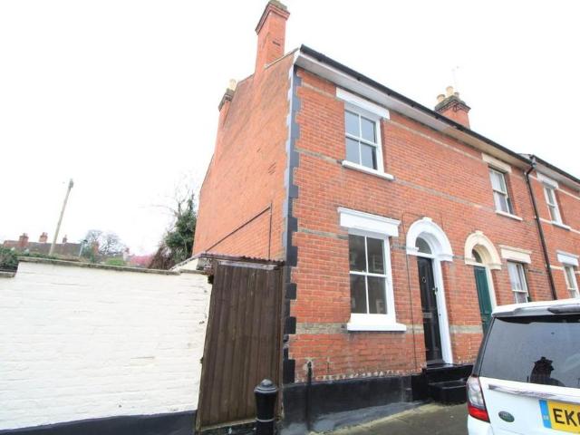 2 bedroom end of terrace house to rent