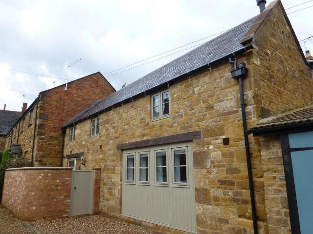 2 bedroom end of terrace house to rent
