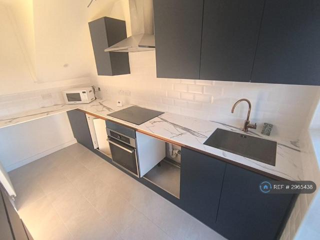 2 bedroom end of terrace house to rent