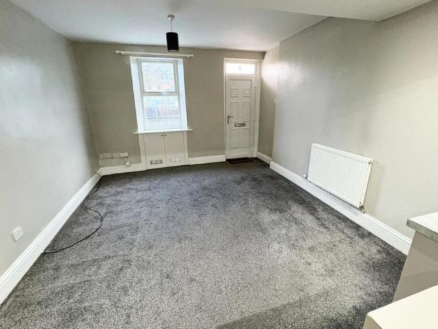 2 bedroom end of terrace house to rent