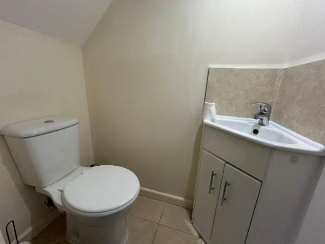 2 bedroom end of terrace house to rent