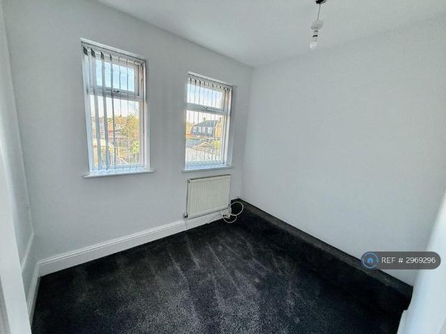 2 bedroom end of terrace house to rent