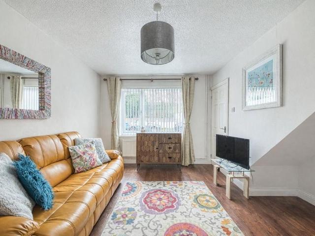 2 bedroom end of terrace house to rent