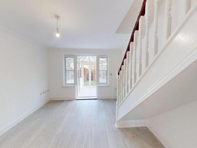 2 bedroom end of terrace house to rent