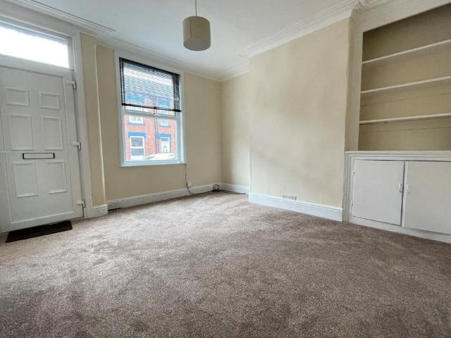 2 bedroom end of terrace house to rent