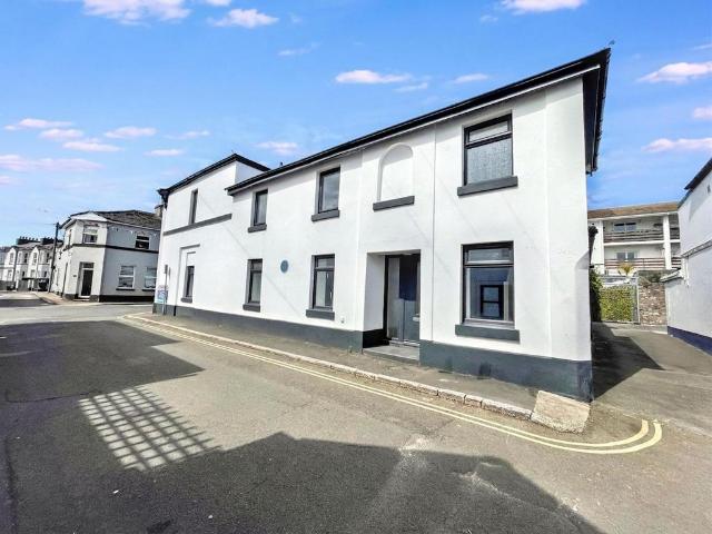 2 bedroom end of terrace house to rent
