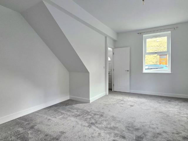 2 bedroom end of terrace house to rent