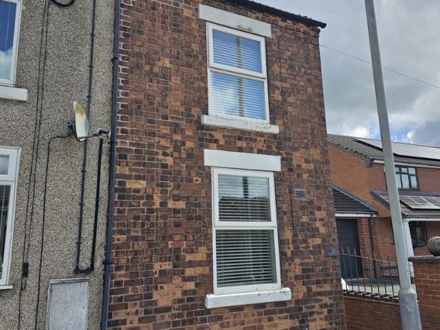 2 bedroom end of terrace house to rent
