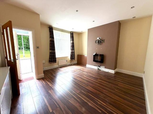 2 bedroom end of terrace house to rent