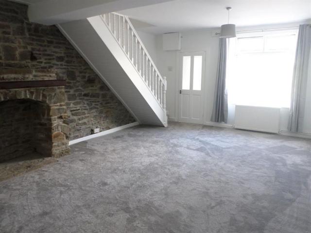 2 bedroom end of terrace house to rent