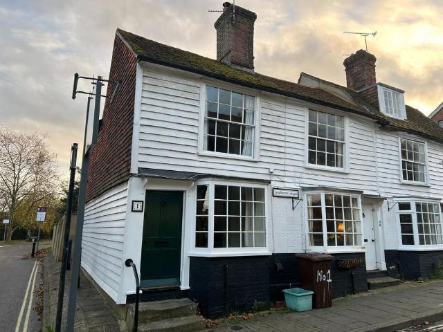2 bedroom end of terrace house to rent