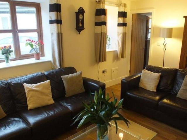 2 bedroom end of terrace house to rent