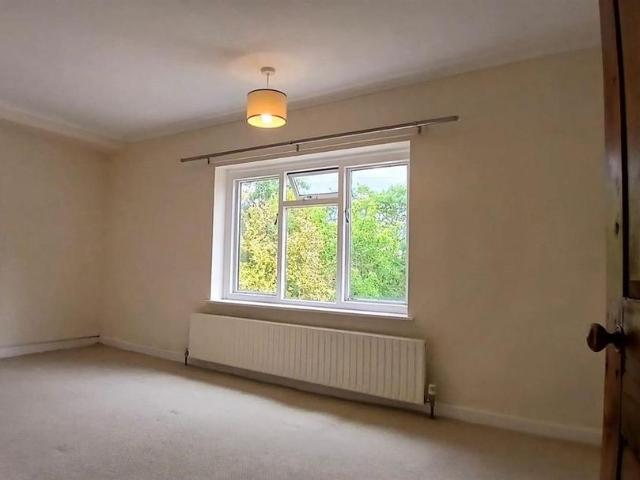2 bedroom end of terrace house to rent