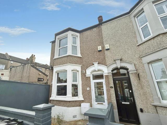 2 bedroom end of terrace house to rent