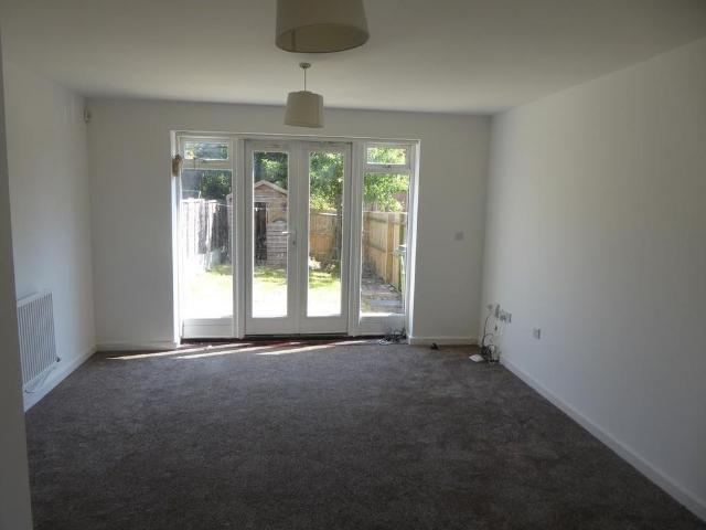 2 bedroom end of terrace house to rent