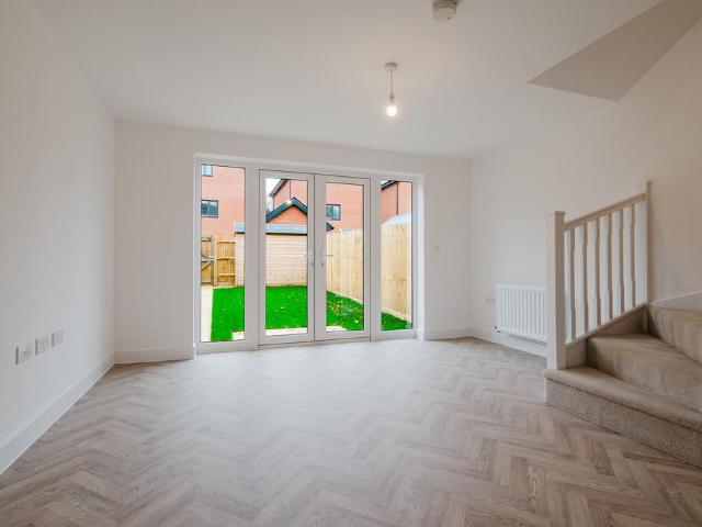 2 bedroom end of terrace house to rent