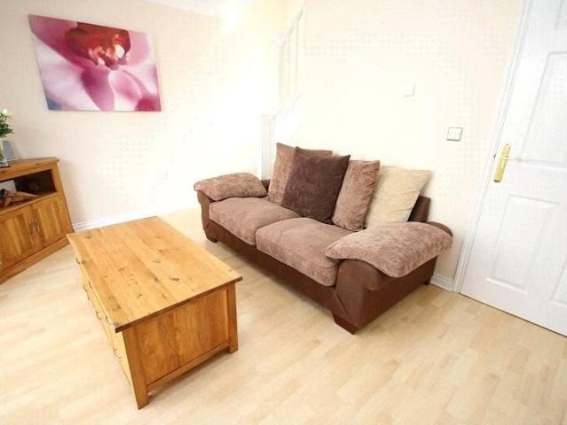 2 bedroom end of terrace house to rent