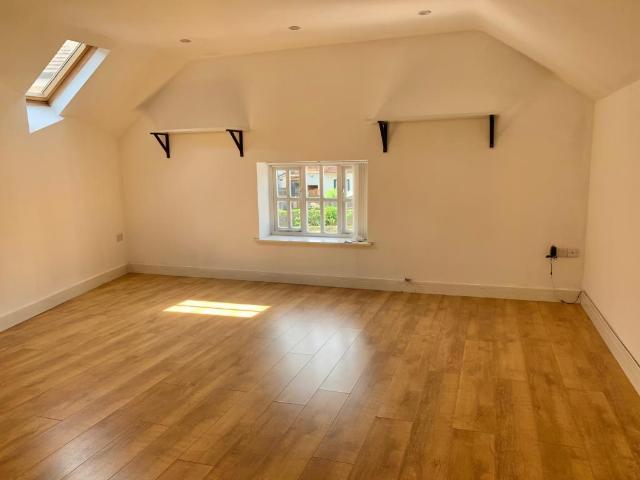 2 bedroom end of terrace house to rent