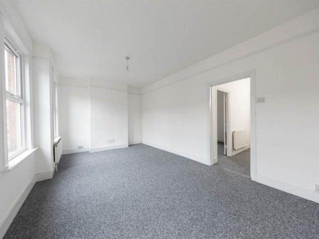2 bedroom end of terrace house to rent