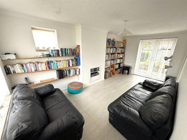2 bedroom end of terrace house to rent