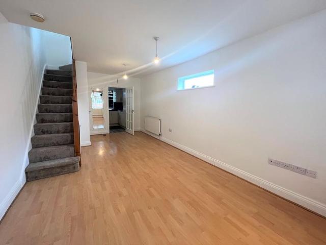 2 bedroom end of terrace house to rent