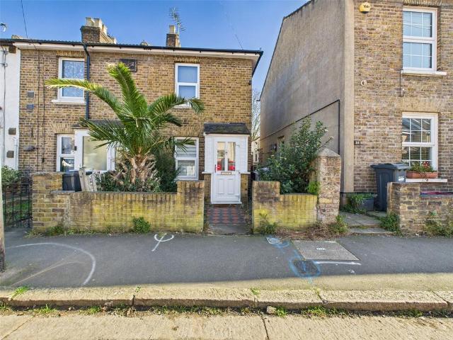 2 bedroom end of terrace house to rent