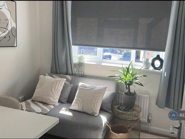 2 bedroom end of terrace house to rent