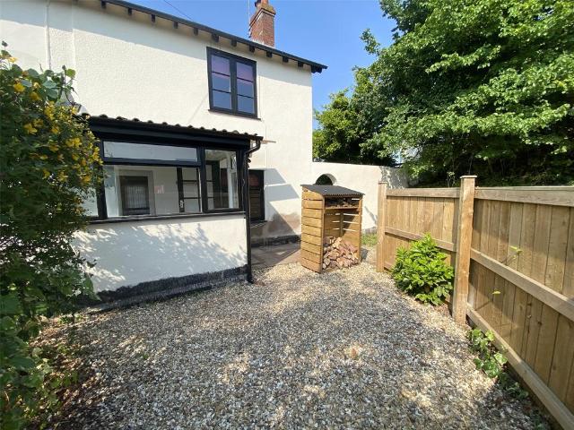 2 bedroom end of terrace house to rent