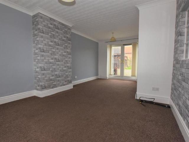 2 bedroom end of terrace house to rent