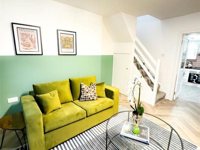 2 bedroom end of terrace house to rent