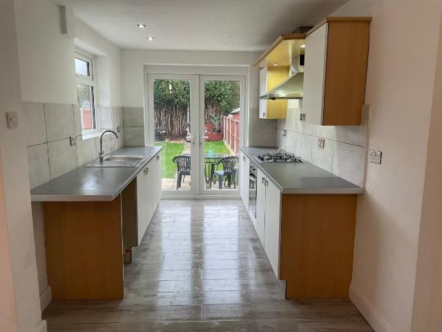 2 bedroom end of terrace house to rent