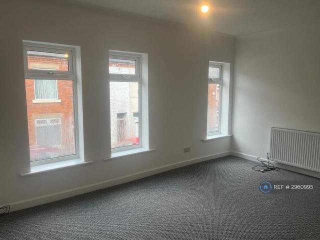 2 bedroom end of terrace house to rent