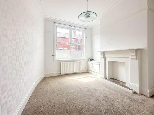 2 bedroom end of terrace house to rent