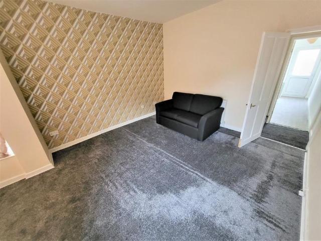 2 bedroom end of terrace house to rent
