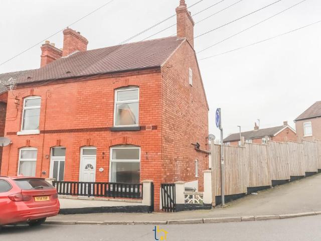 2 bedroom end of terrace house to rent
