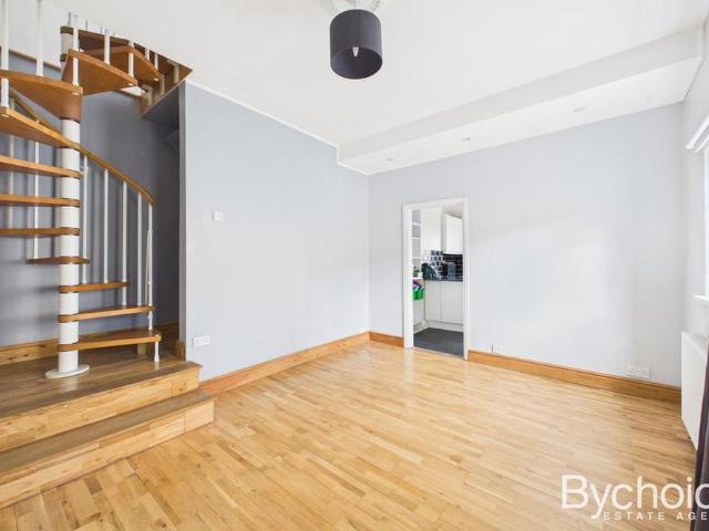 2 bedroom end of terrace house to rent