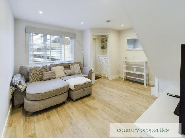 2 bedroom end of terrace house to rent