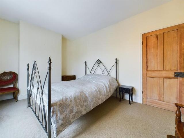 2 bedroom end of terrace house to rent