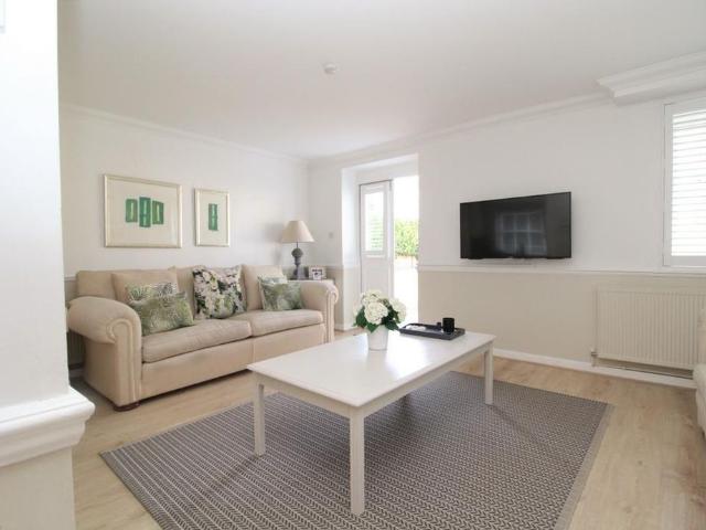 2 bedroom end of terrace house to rent