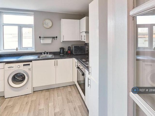 2 bedroom end of terrace house to rent