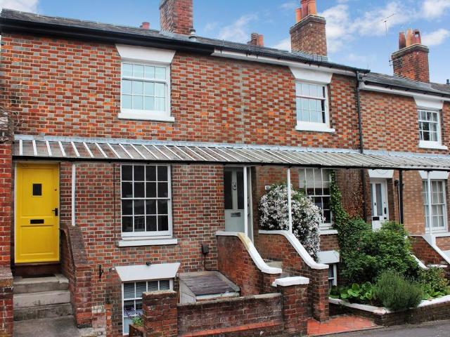 2 bedroom end of terrace house to rent