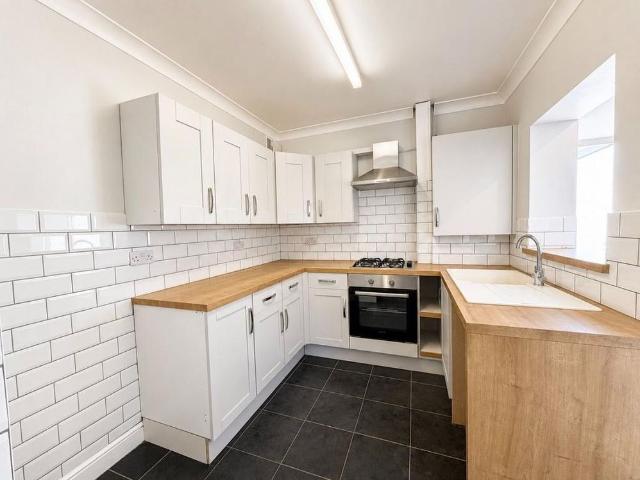 2 bedroom end of terrace house to rent
